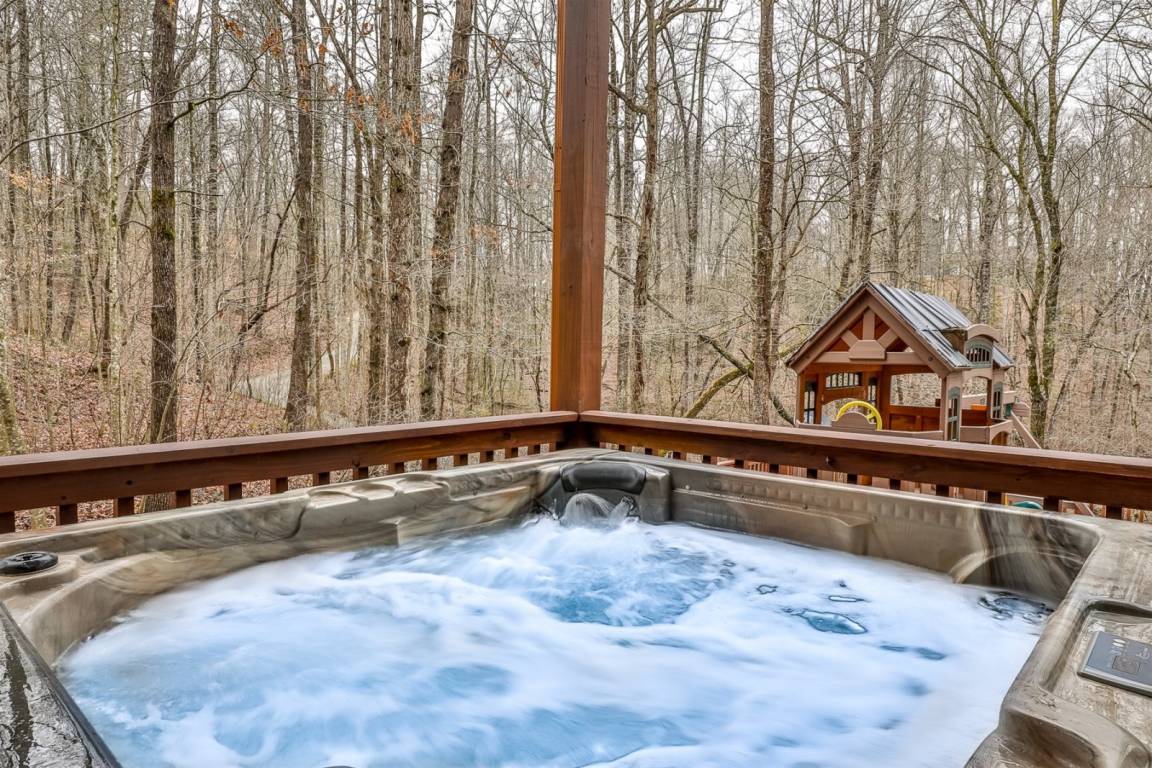 Cabin ∙ 3 Bedrooms ∙ 8 Guests - Mineral Bluff, GA