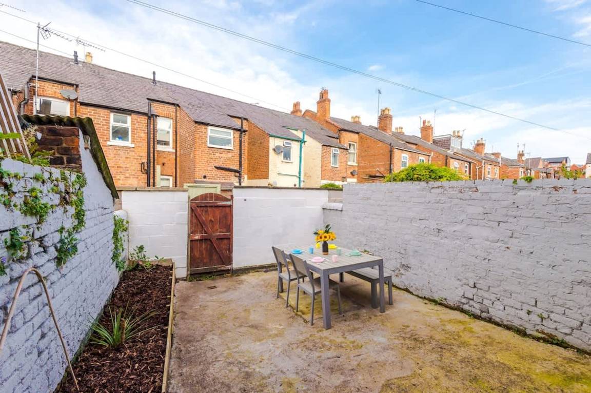 Apartment ∙ 2 Bedrooms ∙ 4 Guests - Chester