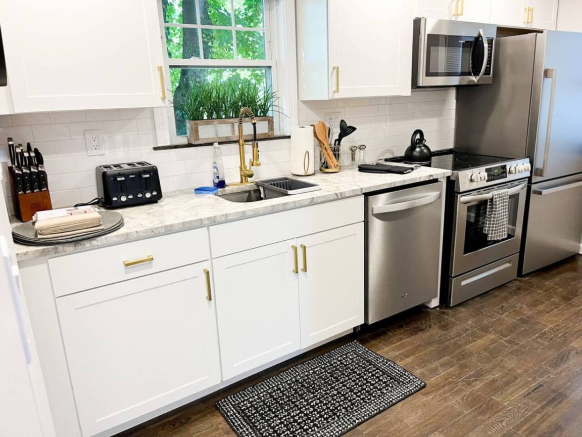 164 M² House ∙ 3 Bedrooms ∙ 6 Guests - Bristol, CT