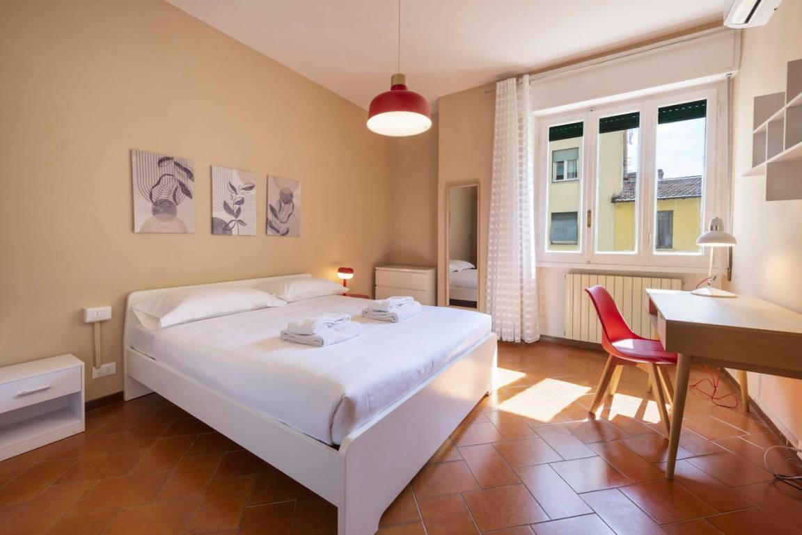 100 M² Apartamento ∙ 3 Habitaciones ∙ 6 Huéspedes - Prato