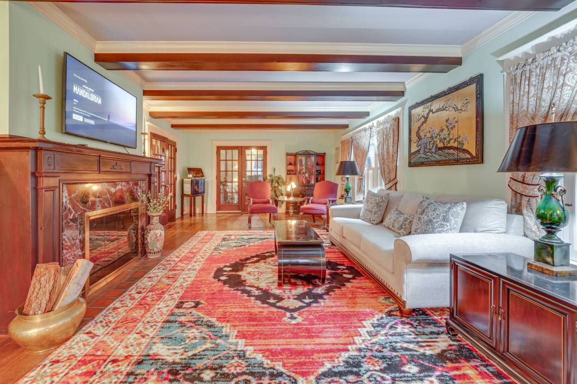 240 M² House ∙ 5 Bedrooms ∙ 10 Guests - Jamestown, NY