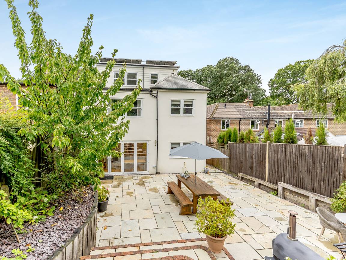 Cottage ∙ 5 Bedrooms ∙ 12 Guests - East Sussex