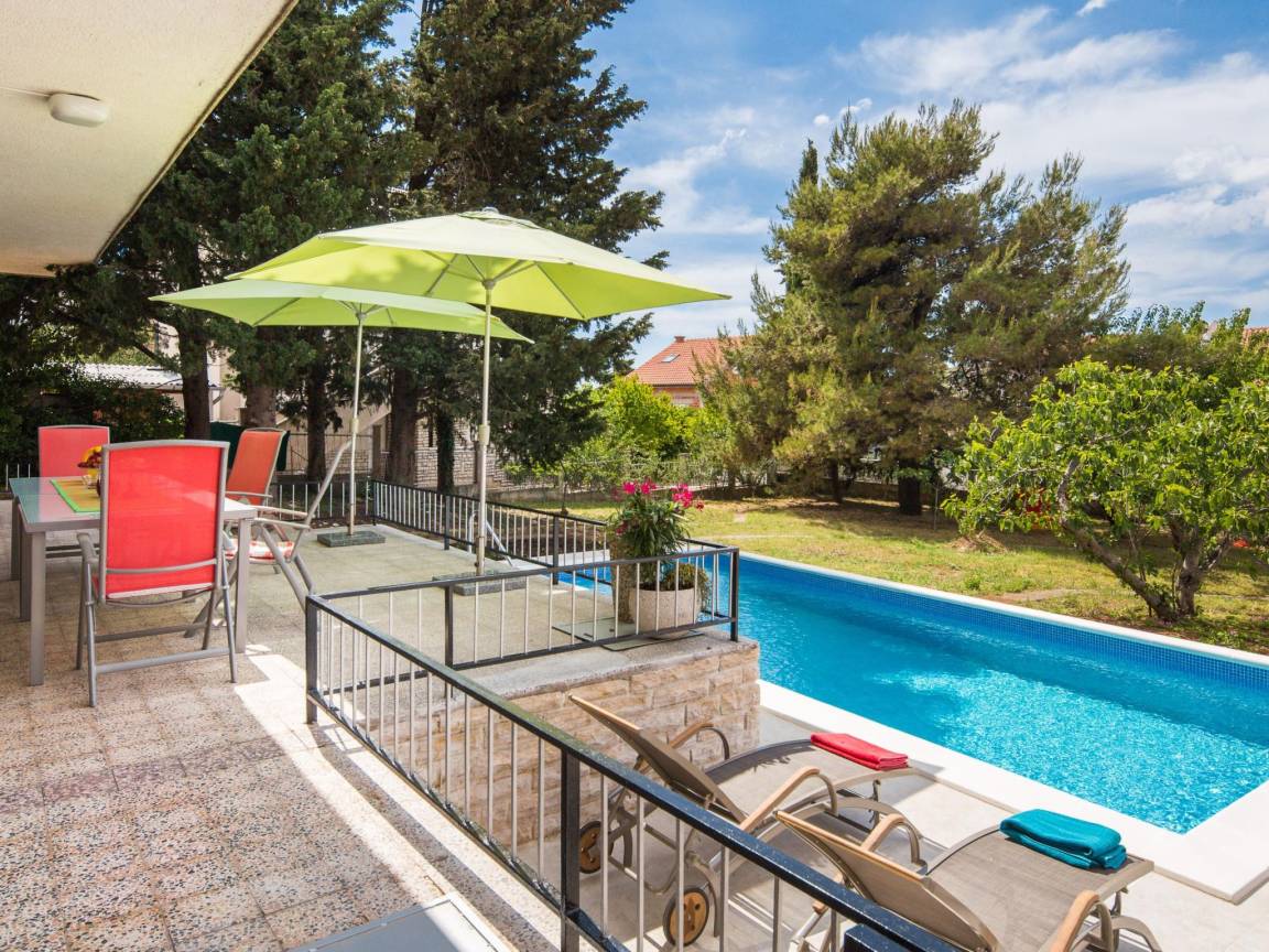 130 M² Ferienhaus ∙ 5 Schlafzimmer ∙ 10 Gäste - Tisno