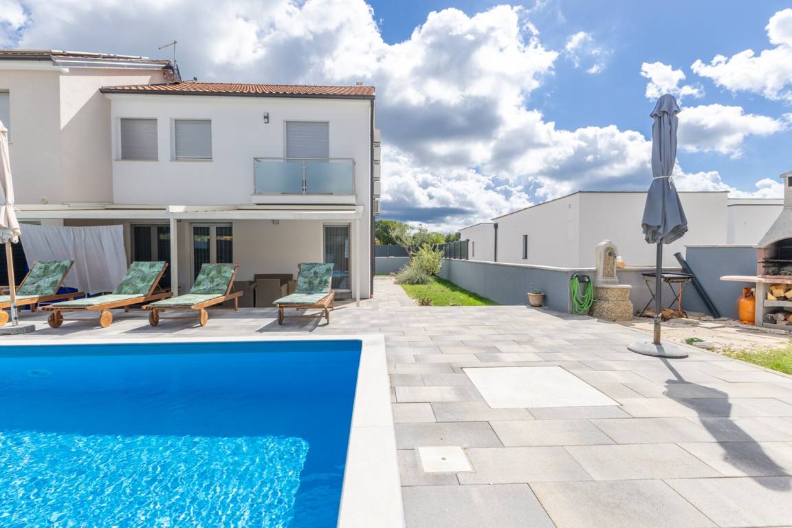 137 M² Villa ∙ 4 Habitaciones ∙ 8 Huéspedes - Rovinj