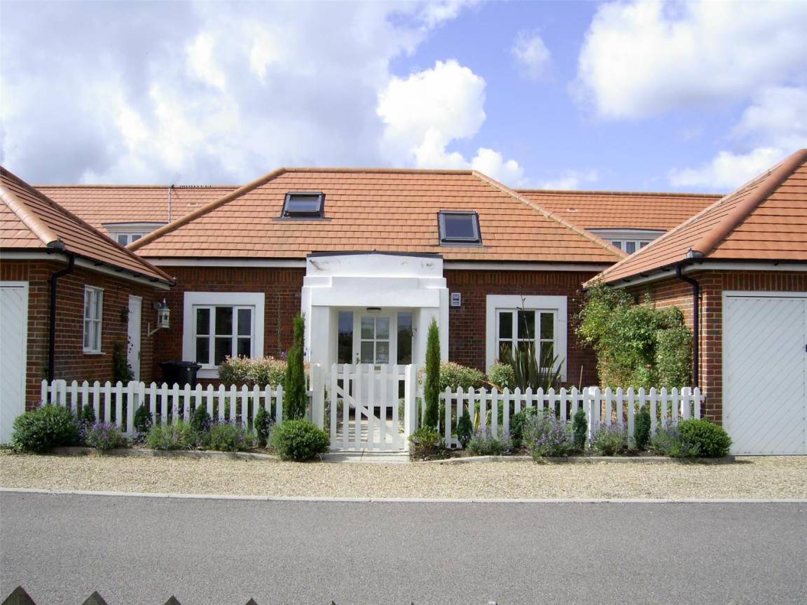 Cottage ∙ 2 Bedrooms ∙ 4 Guests - Kessingland