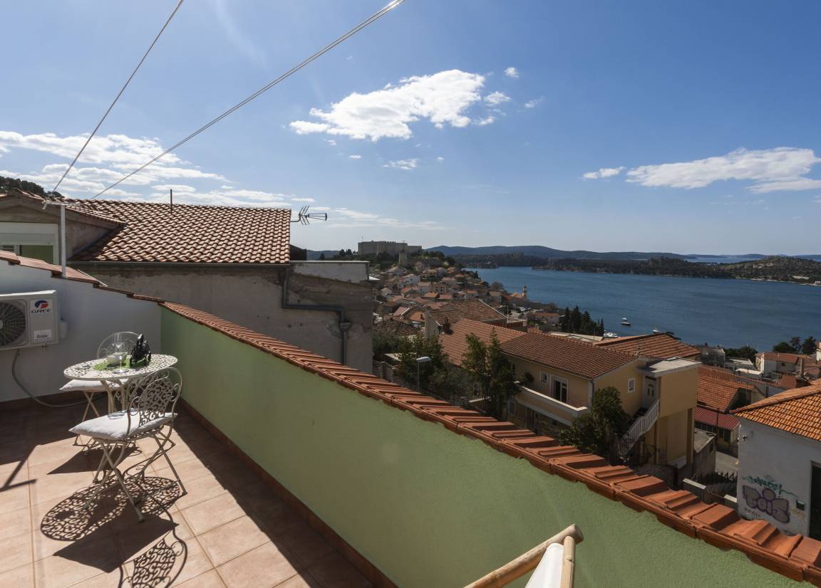 65 M² Ferienwohnung ∙ 2 Schlafzimmer ∙ 4 Gäste - Šibenik
