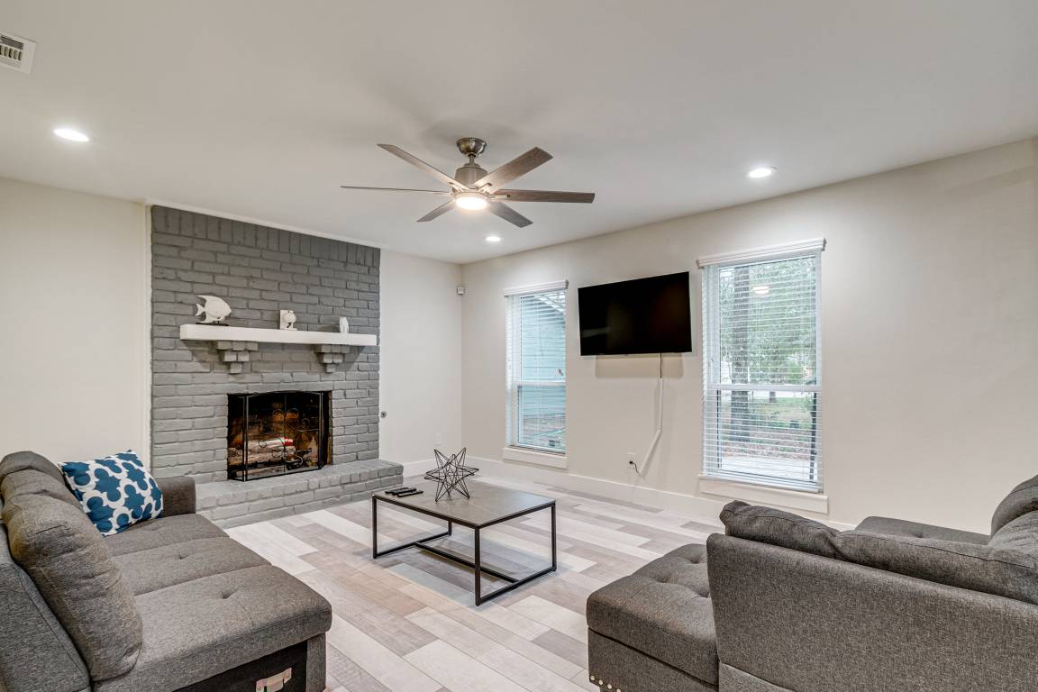 184 M² House ∙ 4 Bedrooms ∙ 7 Guests - The Woodlands, TX
