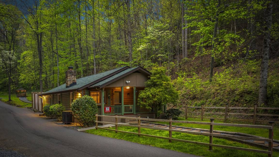 135 M² Cabin ∙ 3 Bedrooms ∙ 10 Guests - Gatlinburg, TN