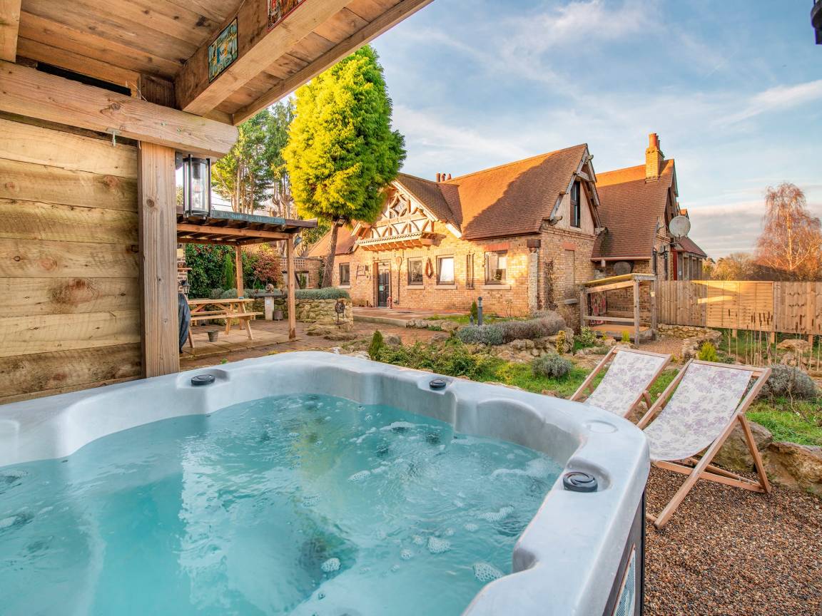 Cottage ∙ 2 Bedrooms ∙ 4 Guests - Maidstone