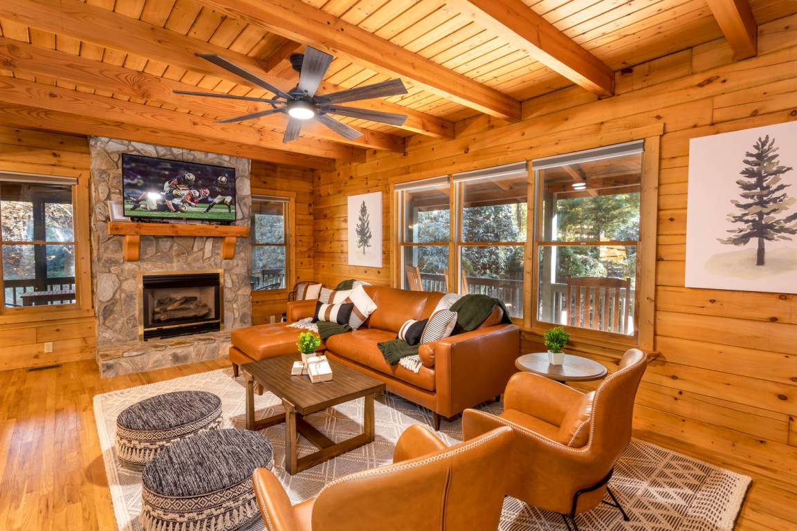 269 M² Cabin ∙ 3 Bedrooms ∙ 17 Guests - North Carolina