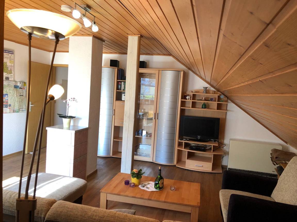 95 M² Ferienwohnung ∙ 5 Gäste - Tauberbischofsheim