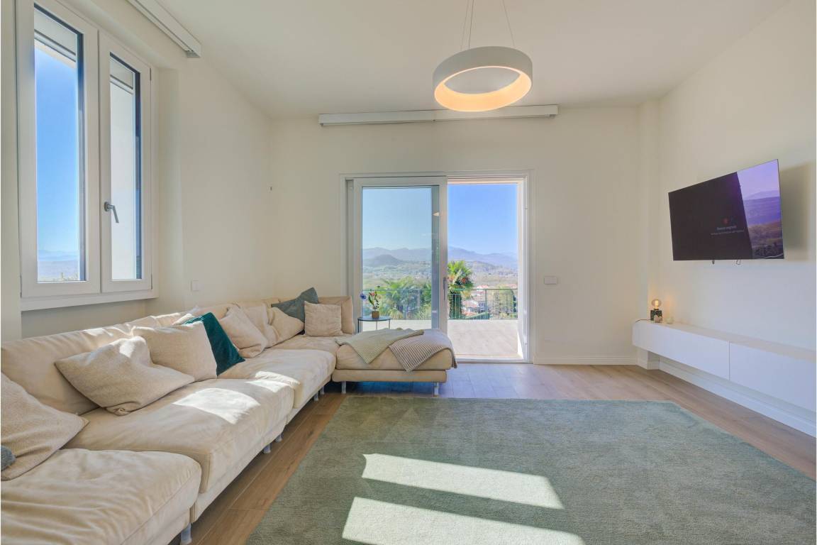 250 M² Villa ∙ 4 Bedrooms ∙ 9 Guests - Meina