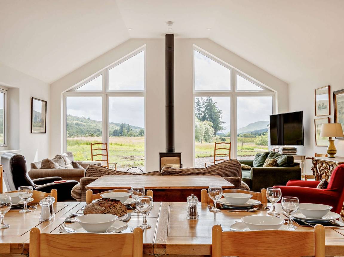 Cottage ∙ 7 Bedrooms ∙ 13 Guests - Loch Lochy