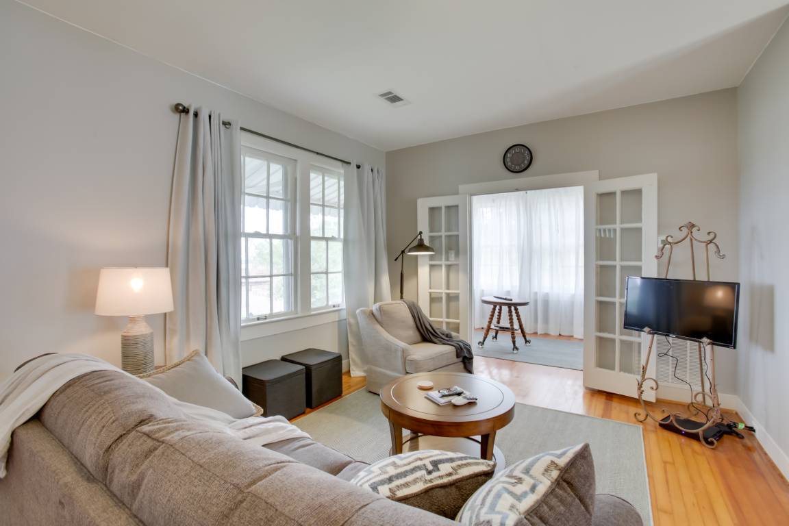 102 M² Cottage ∙ 2 Bedrooms ∙ 4 Guests - Mississippi