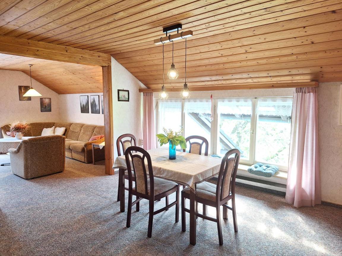 90 M² Ferienwohnung ∙ 2 Schlafzimmer ∙ 4 Gäste - Frauenau