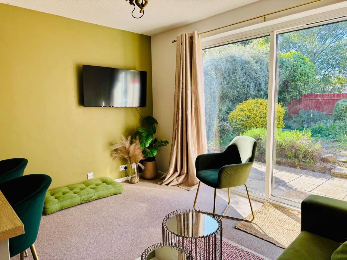 1200 M² House ∙ 2 Bedrooms ∙ 6 Guests - Cambridge
