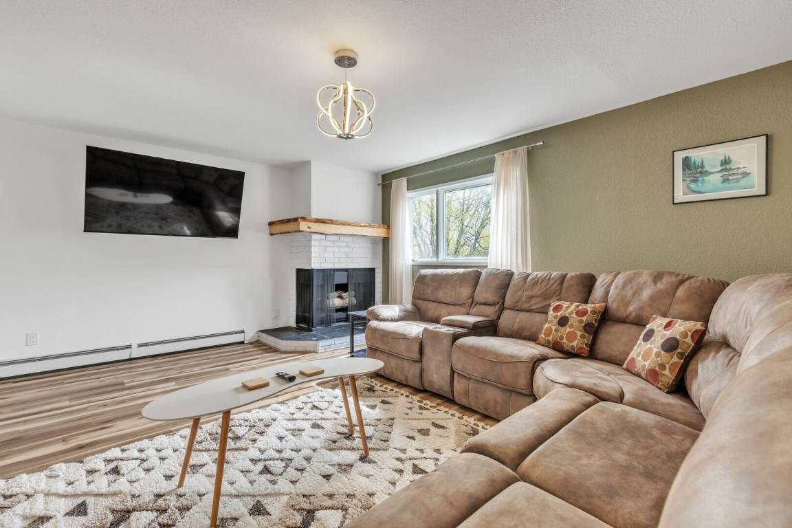 160 M² Apartment ∙ 2 Bedrooms ∙ 4 Guests - Alaska