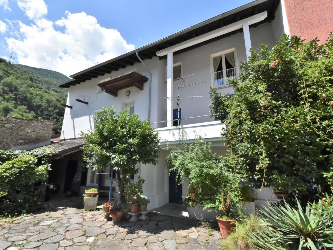 105 M² House ∙ 2 Bedrooms ∙ 6 Guests - Lombardy