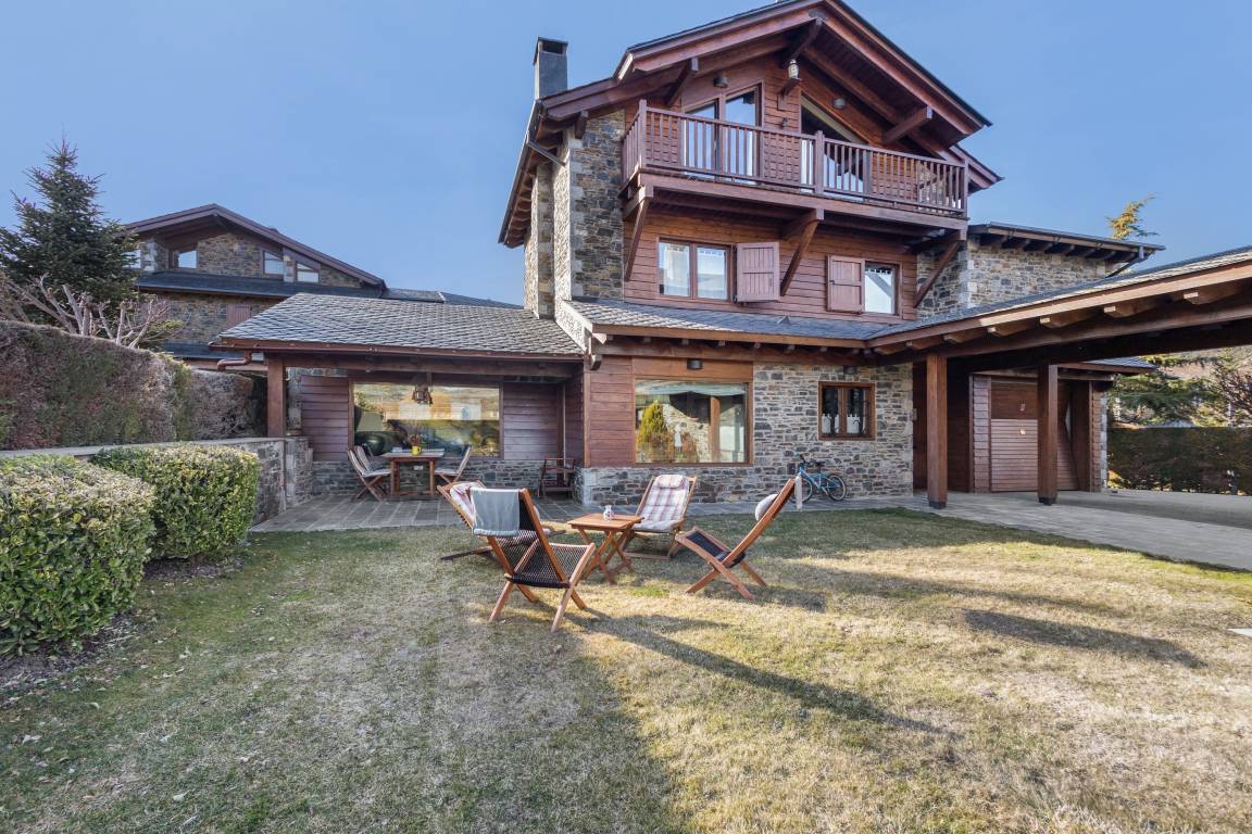 250 M² House ∙ 3 Bedrooms ∙ 6 Guests - Alp, Catalonia