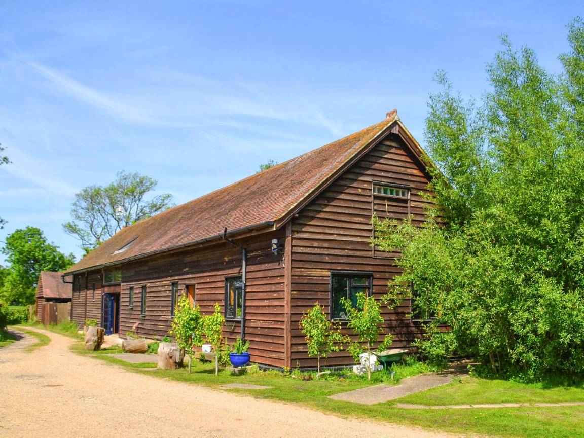 Cottage ∙ 4 Bedrooms ∙ 18 Guests - South Downs