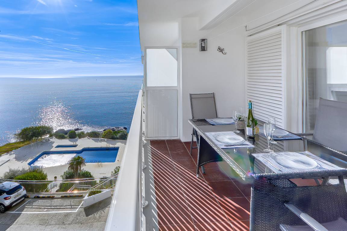 63 M² Apartment ∙ 2 Bedrooms ∙ 4 Guests - Roses