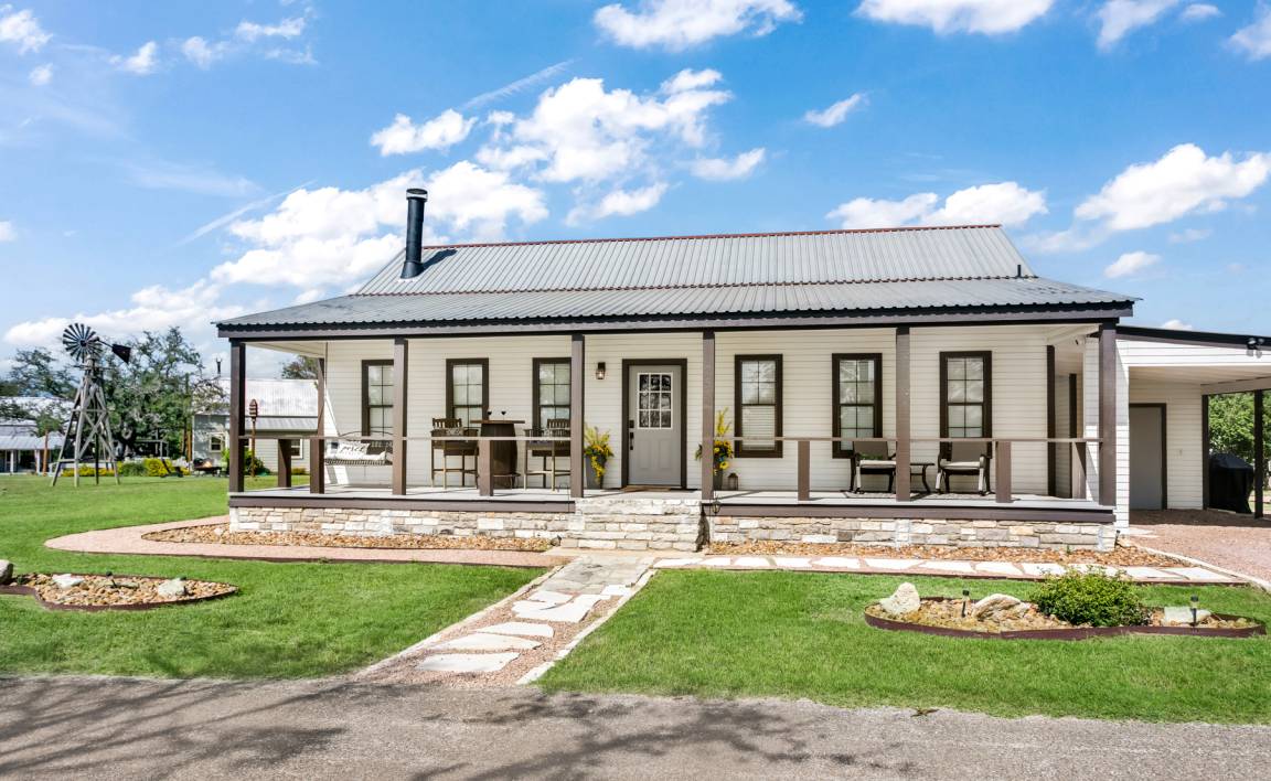 House ∙ 2 Bedrooms ∙ 4 Guests - Fredericksburg, TX