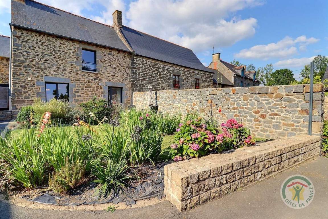 65 M² Gîte ∙ 2 Chambres ∙ 4 Personnes - Combourg