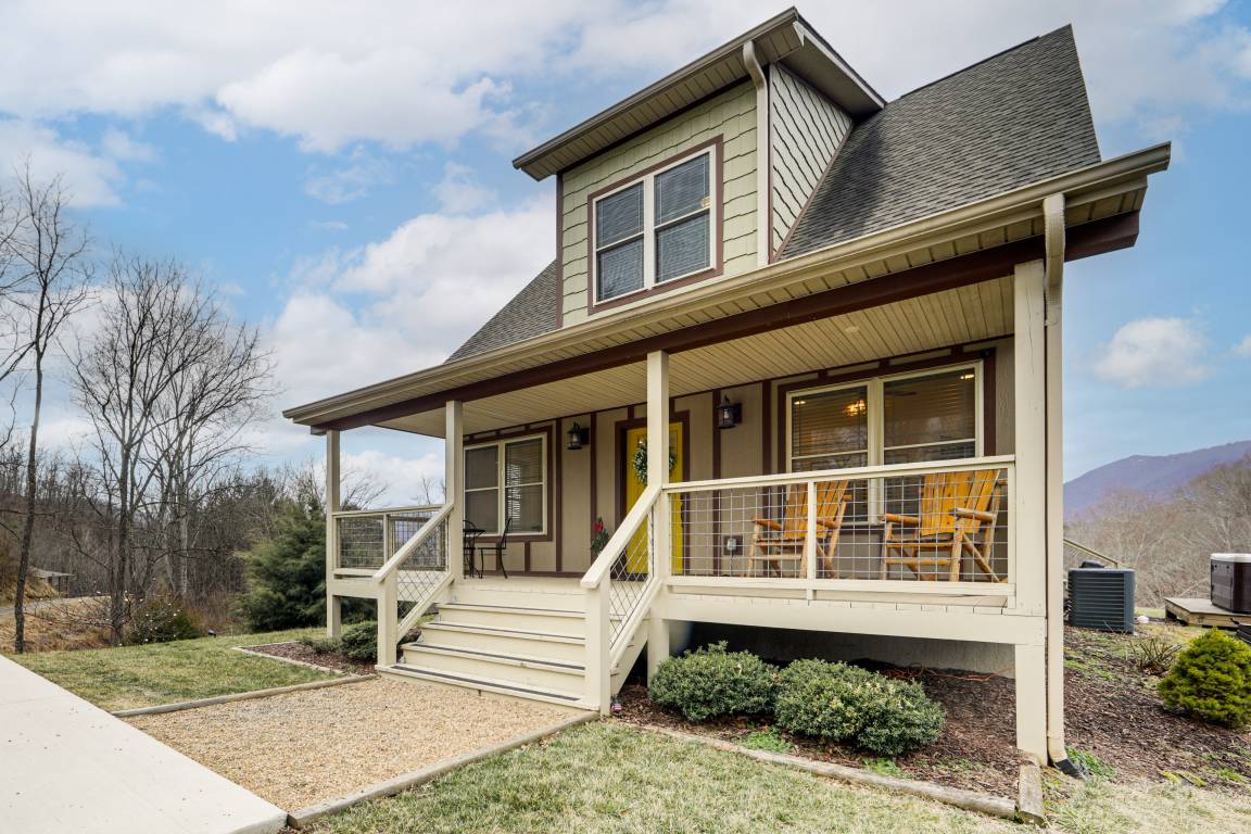148 M² House ∙ 3 Bedrooms ∙ 6 Guests - Waynesville, NC