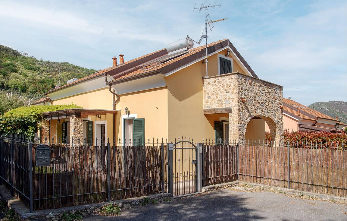 100 M² Talo ∙ 2 Makuuhuonetta ∙ 6 Vierasta - Ceriale