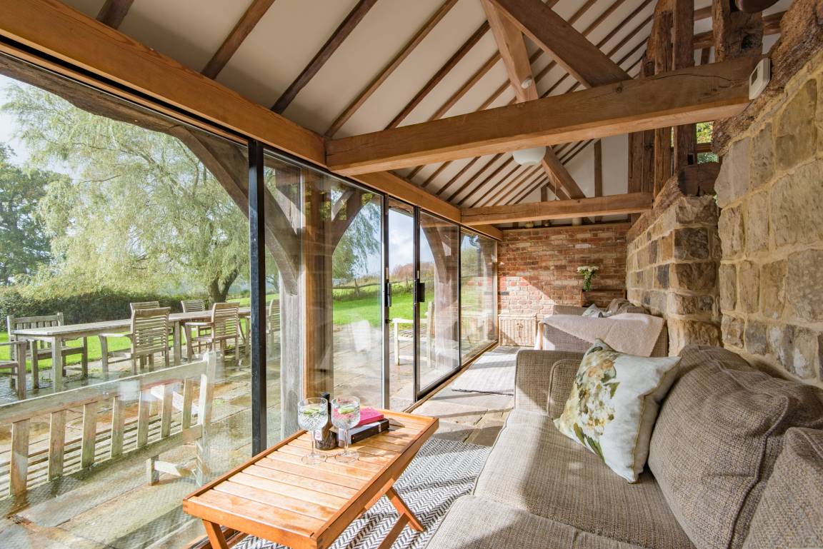 Cottage ∙ 6 Bedrooms ∙ 13 Guests - West Sussex