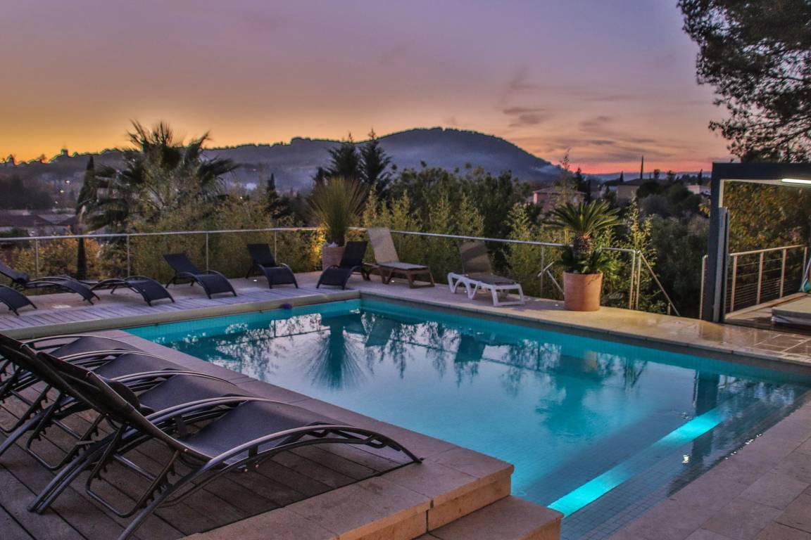 300 M² Villa ∙ 6 Slaapkamers ∙ 12 Gasten - Le Castellet