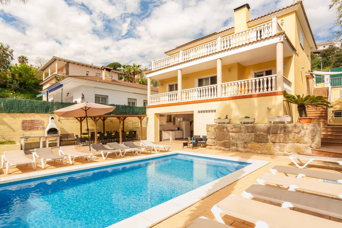 349 M² Villa ∙ 6 Chambres ∙ 18 Personnes - Lloret de Mar
