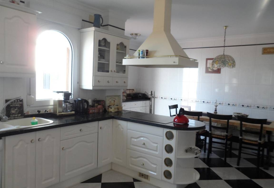 200 M² Villa ∙ 4 Bedrooms ∙ 9 Guests - Salobreña