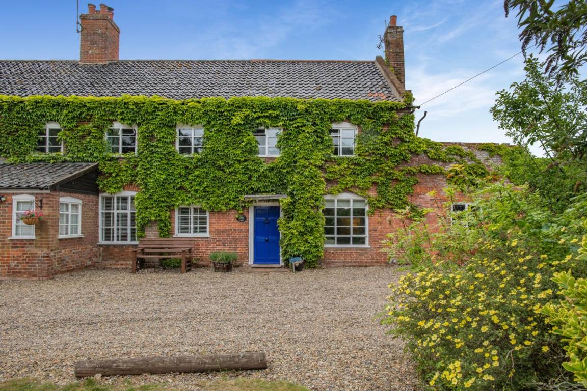 Cottage ∙ 4 Bedrooms ∙ 10 Guests - Suffolk