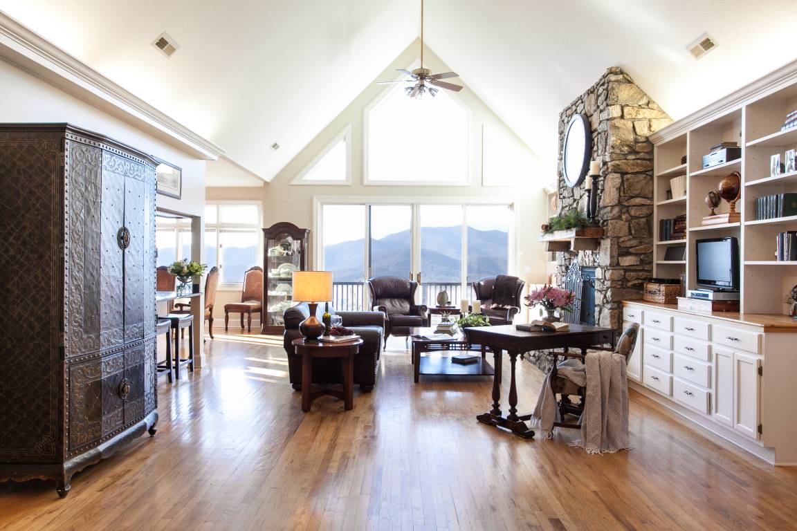 House ∙ 2 Bedrooms ∙ 4 Guests - Black Mountain, NC