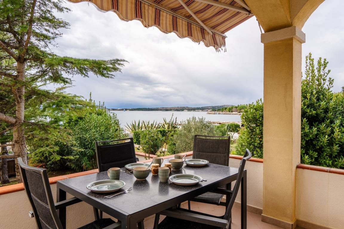 56 M² Apartment ∙ 2 Bedrooms ∙ 5 Guests - Privlaka