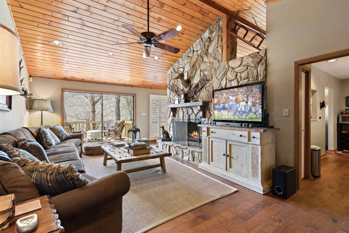 209 M² Cabin ∙ 3 Bedrooms ∙ 8 Guests - Blowing Rock, NC