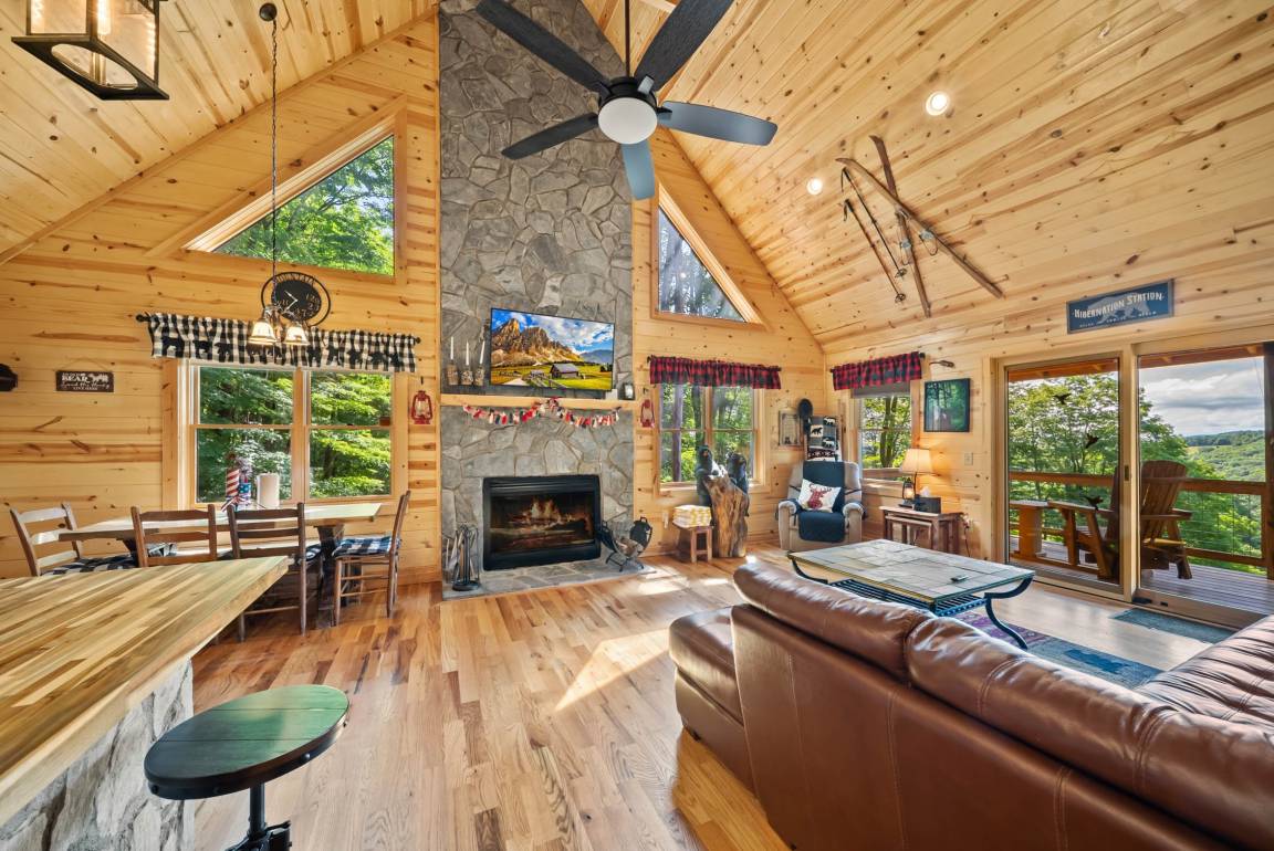 260 M² Cabin ∙ 3 Bedrooms ∙ 8 Guests - Boone, NC