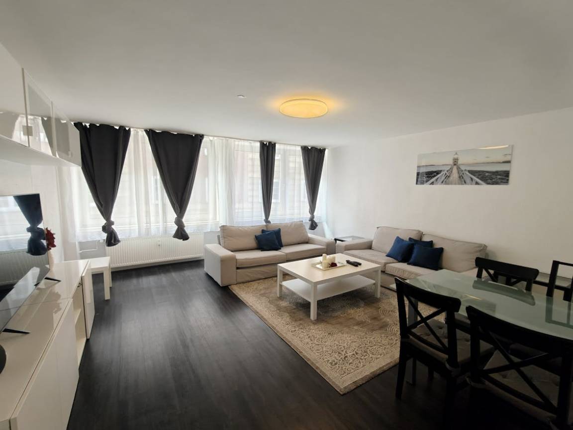 110 M² Ferienwohnung ∙ 3 Schlafzimmer ∙ 6 Gäste - Neuss