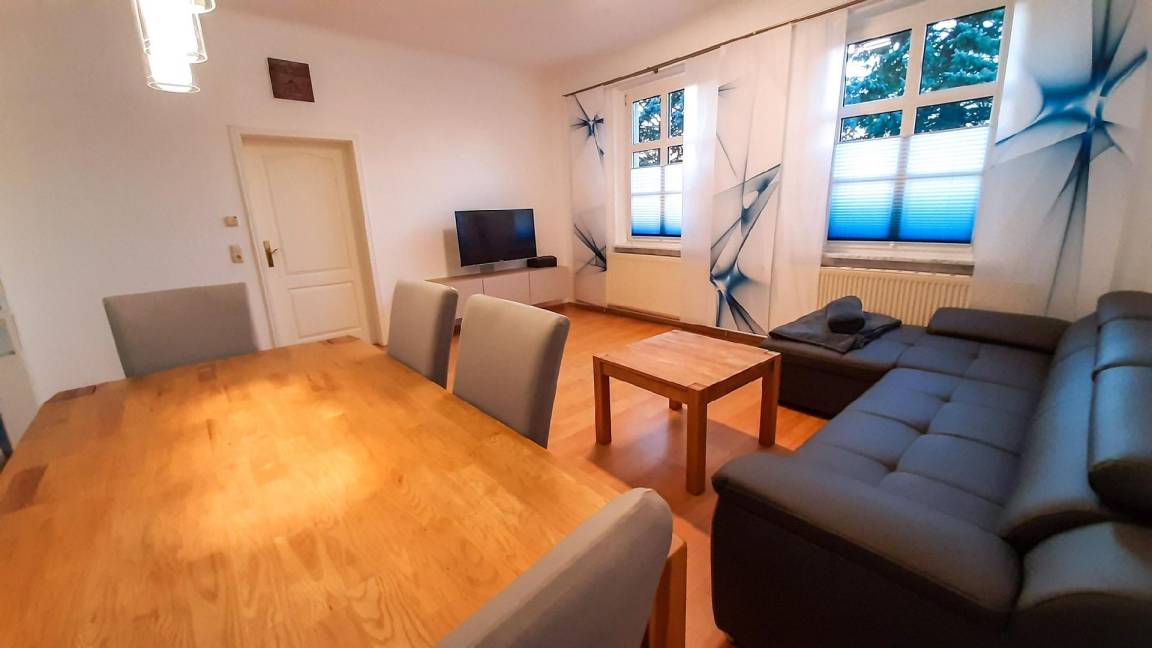 110 M² Ferienwohnung ∙ 3 Schlafzimmer ∙ 6 Gäste - Pasewalk