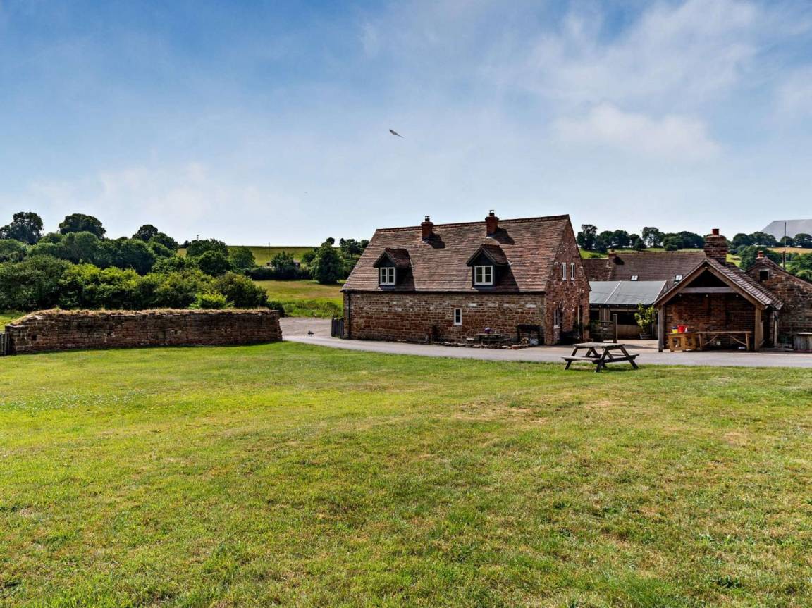 Cottage ∙ 2 Bedrooms ∙ 4 Guests - Leicestershire