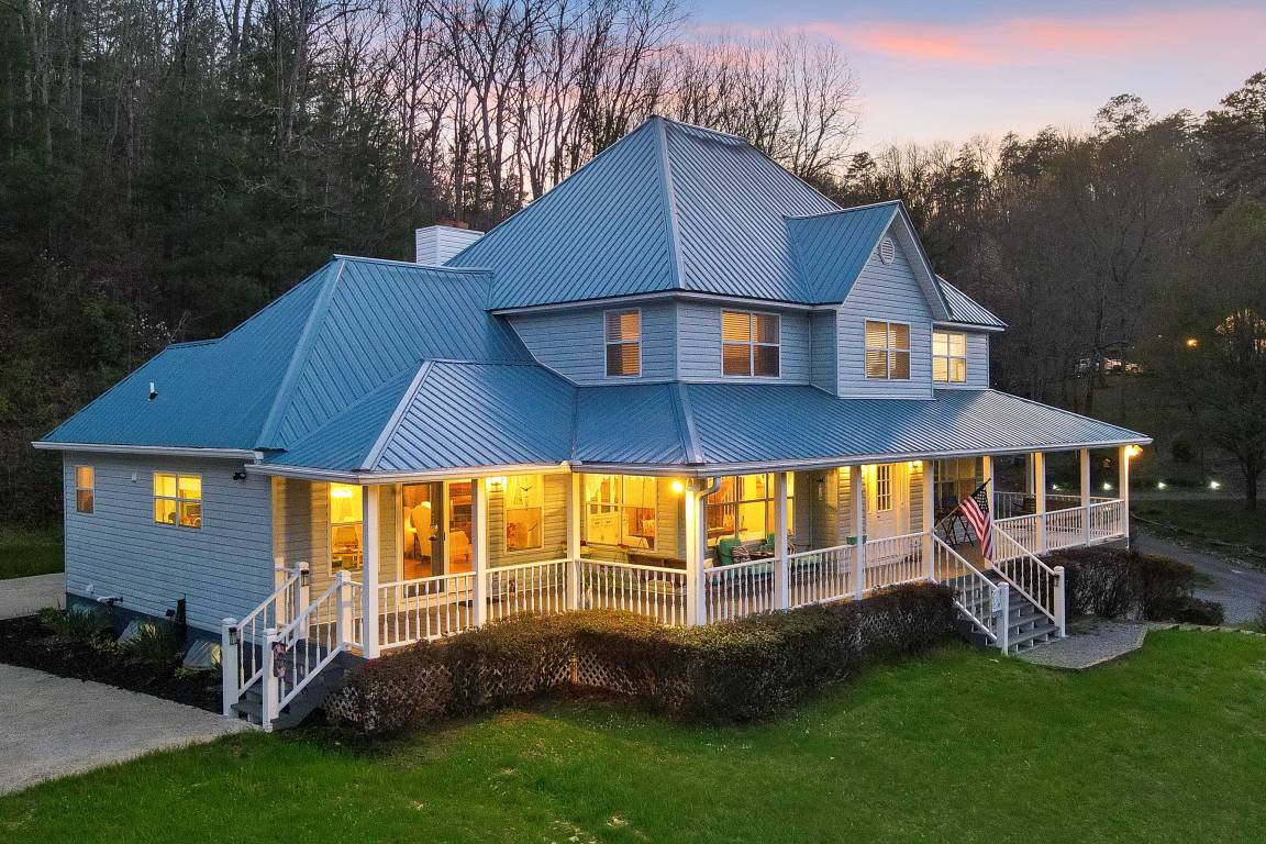 419 M² House ∙ 6 Bedrooms ∙ 16 Guests - Murphy, NC