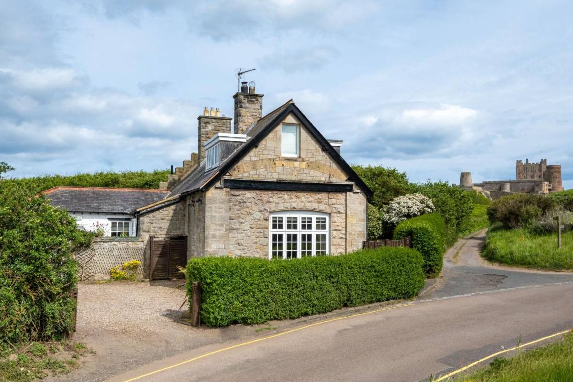 Cottage ∙ 4 Bedrooms ∙ 8 Guests - Bamburgh