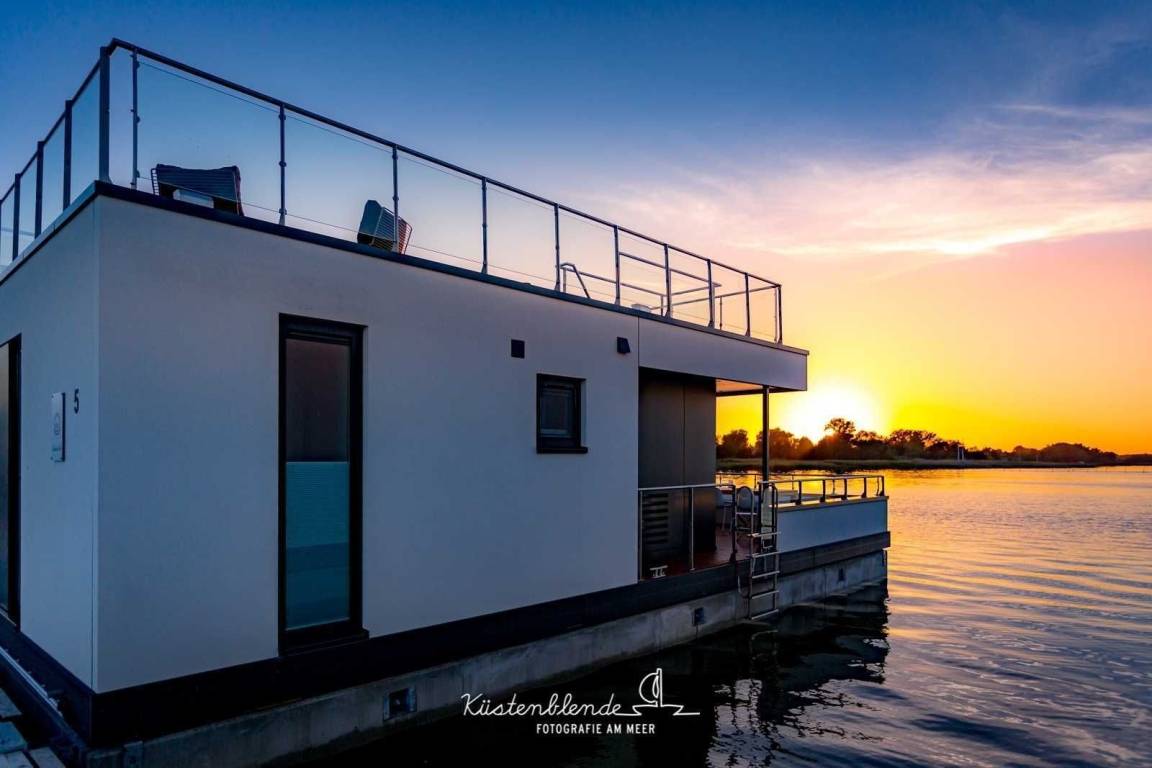 85 M² Hausboot ∙ 3 Schlafzimmer ∙ 6 Gäste - Ribnitz-Damgarten