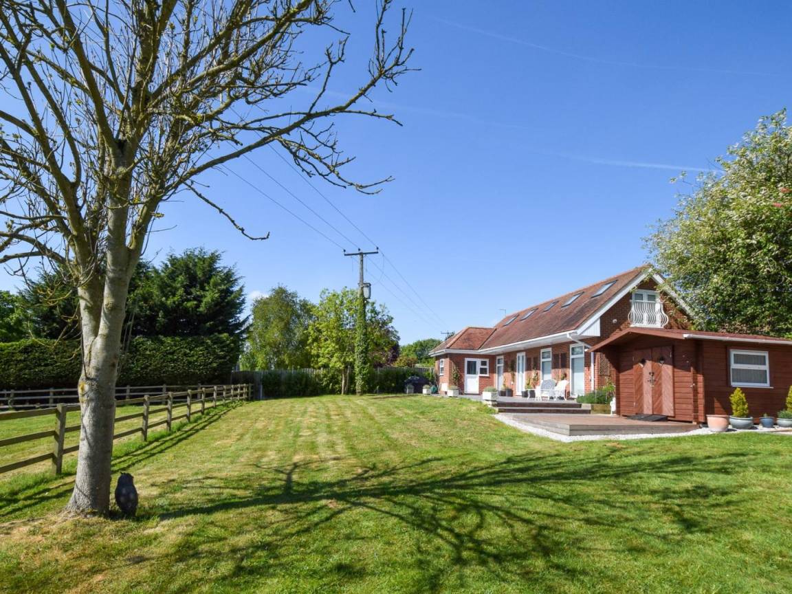 Cottage ∙ 3 Bedrooms ∙ 4 Guests - Beverley