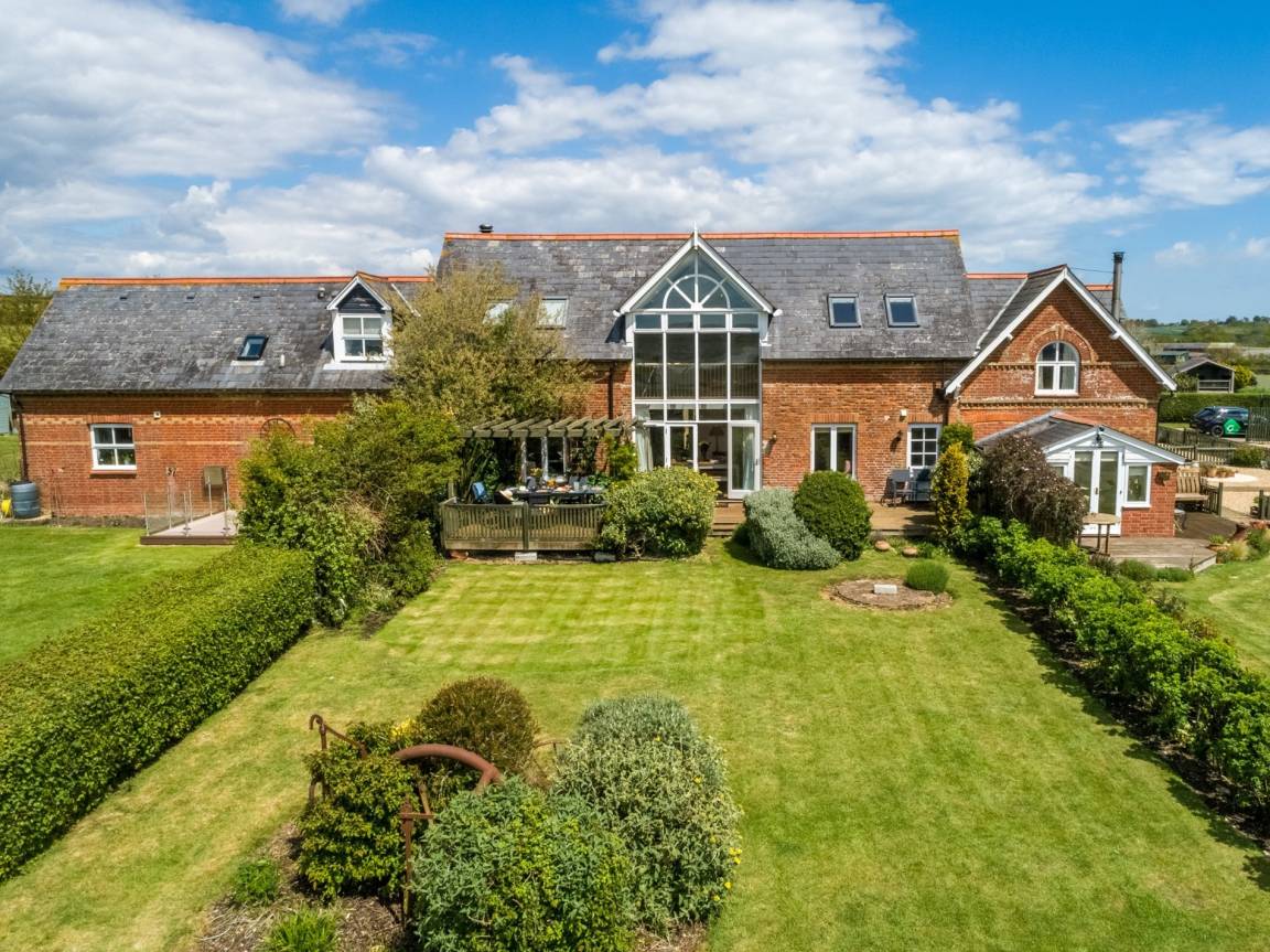 Cottage ∙ 4 Bedrooms ∙ 5 Guests - Fareham