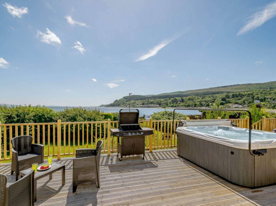 Cottage ∙ 8 Bedrooms ∙ 18 Guests - Dunoon