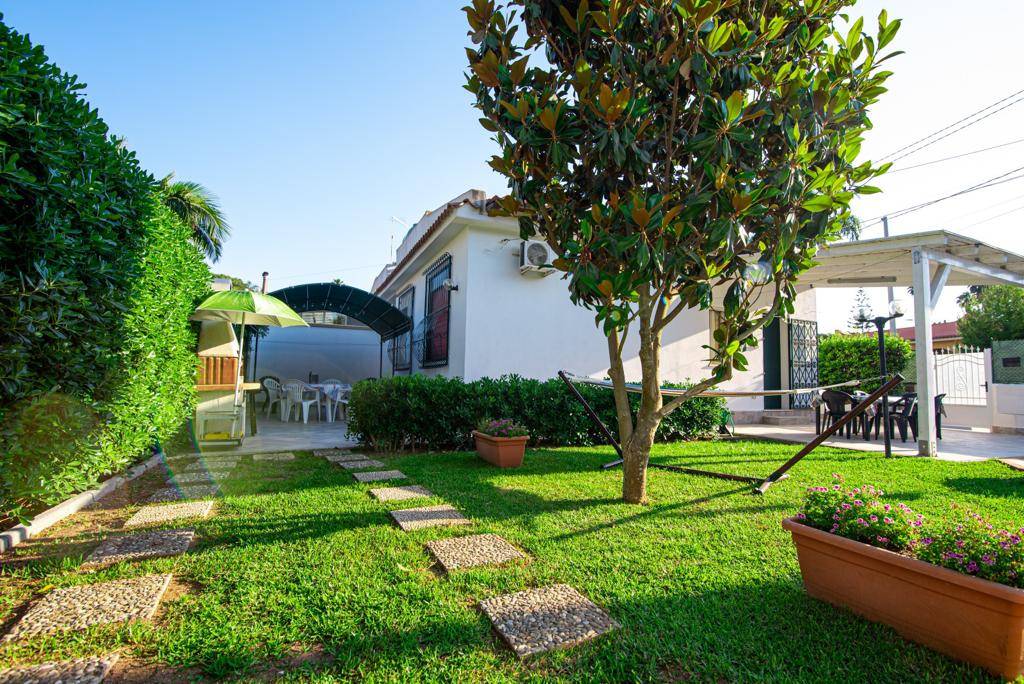 70 M² Villa ∙ 2 Bedrooms ∙ 5 Guests - Avola