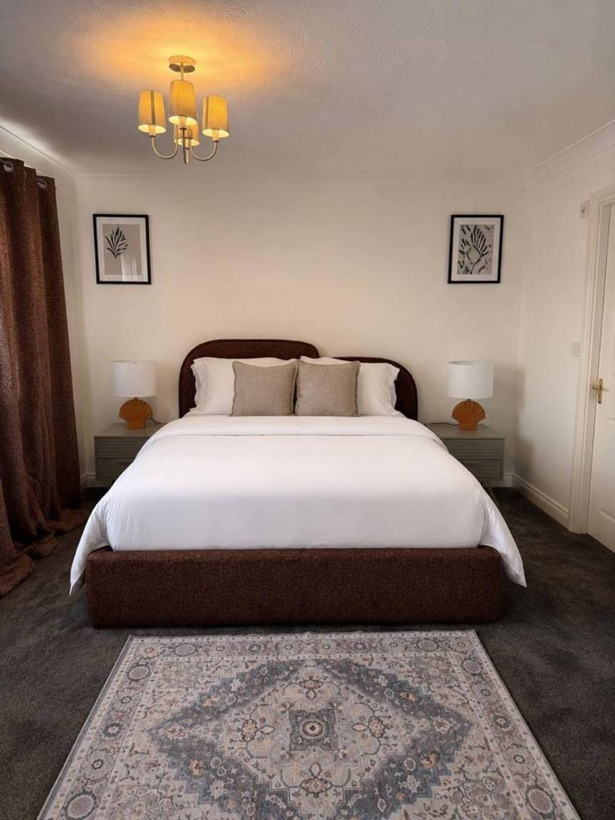 155 M² House ∙ 4 Bedrooms ∙ 8 Guests - Romford