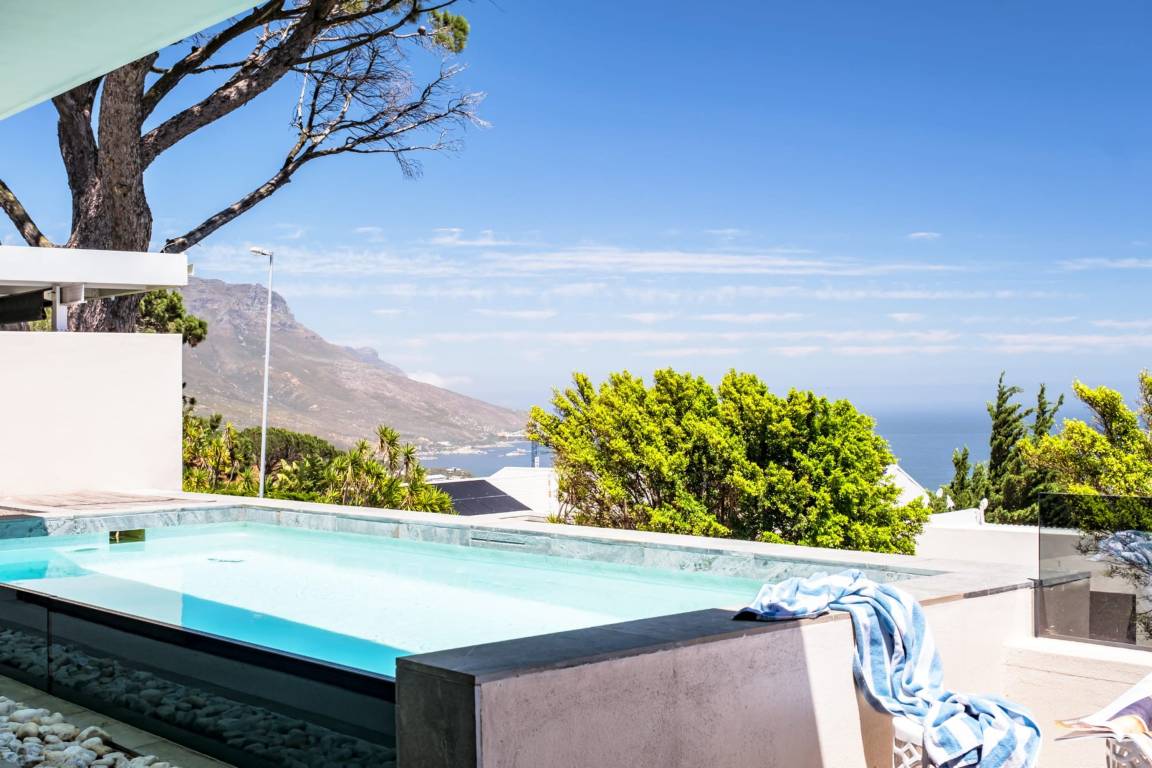Apartment ∙ 4 Bedrooms ∙ 8 Guests - Camps Bay